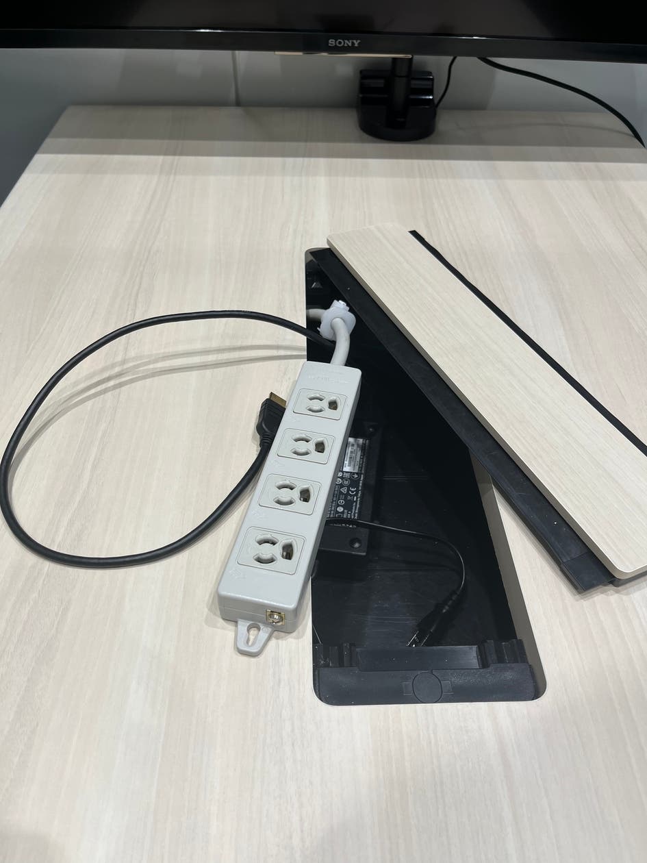 【那覇市/旭橋駅徒歩2分】8名貸会議室_RoomB【電源・Wi-Fi・モニター・業務用プリンタ】の写真5