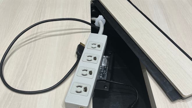 【那覇市/旭橋駅徒歩2分】8名貸会議室_RoomB【電源・Wi-Fi・モニター・業務用プリンタ】の写真5