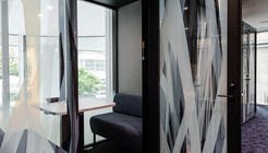 【那覇市/旭橋駅徒歩2分】2名用フォンブース_CubeE/完全個室で快適な作業・web会議に集中!の写真3