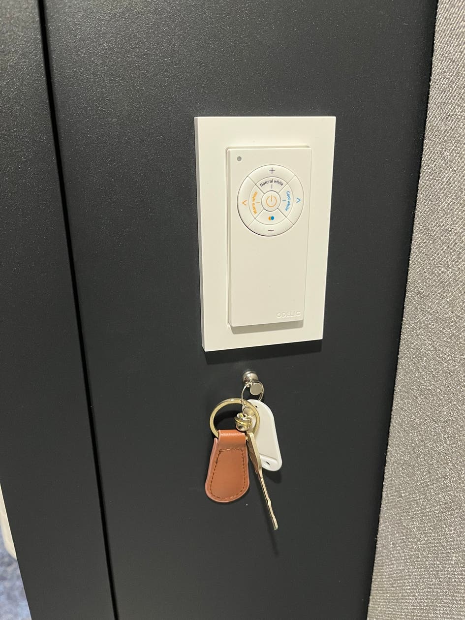 【那覇市/旭橋駅徒歩2分】2名用フォンブース_CubeE／完全個室で快適な作業・web会議に集中！の写真5