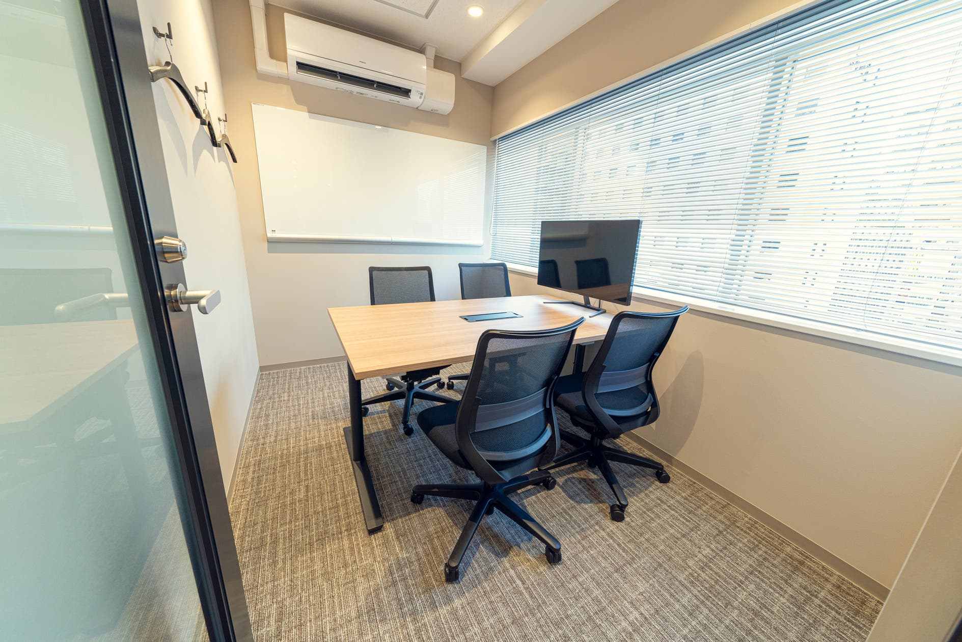 会議室 02(4名)の写真1