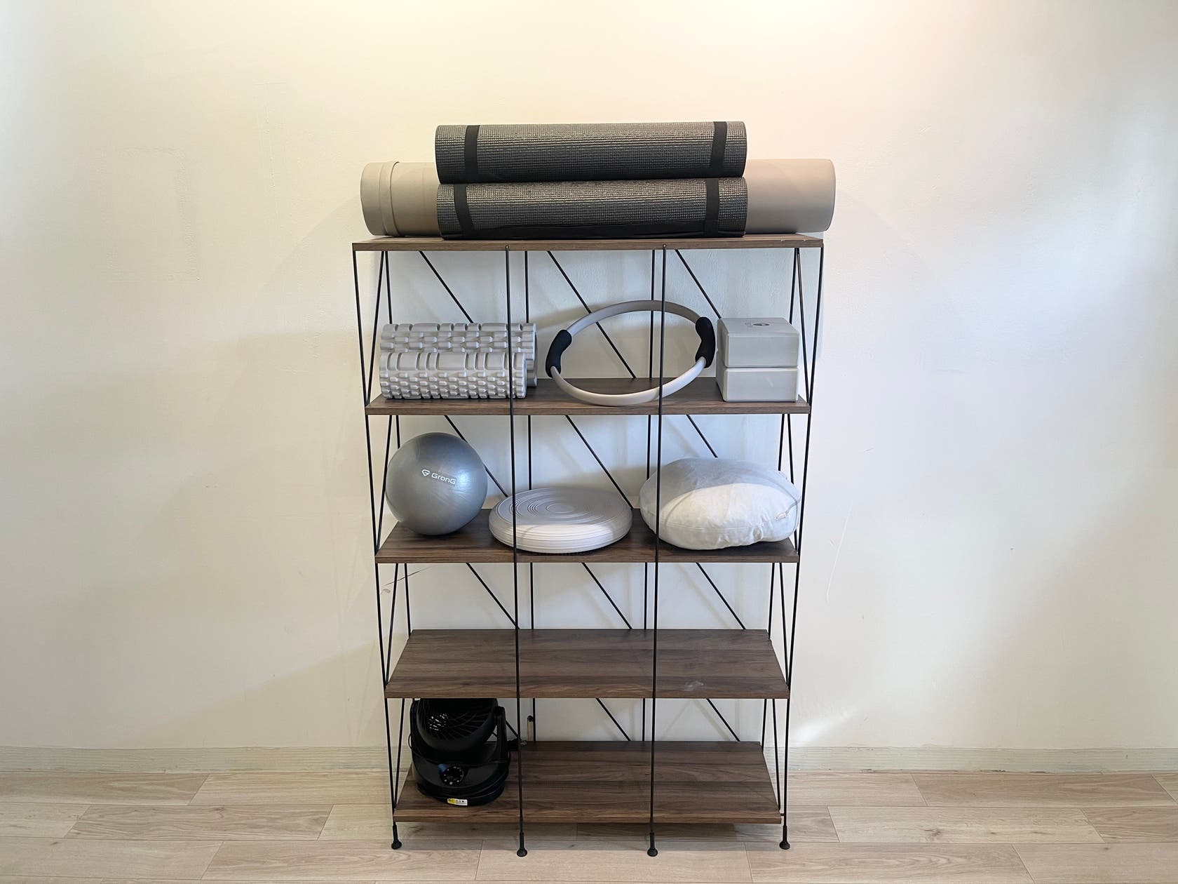 【横浜駅2分】超駅近🚶｜高性能ピラティスマシン完備｜15平米｜地域最安値｜更衣室有｜真っ白内装｜ヨガ・トレーニングも👍の写真8