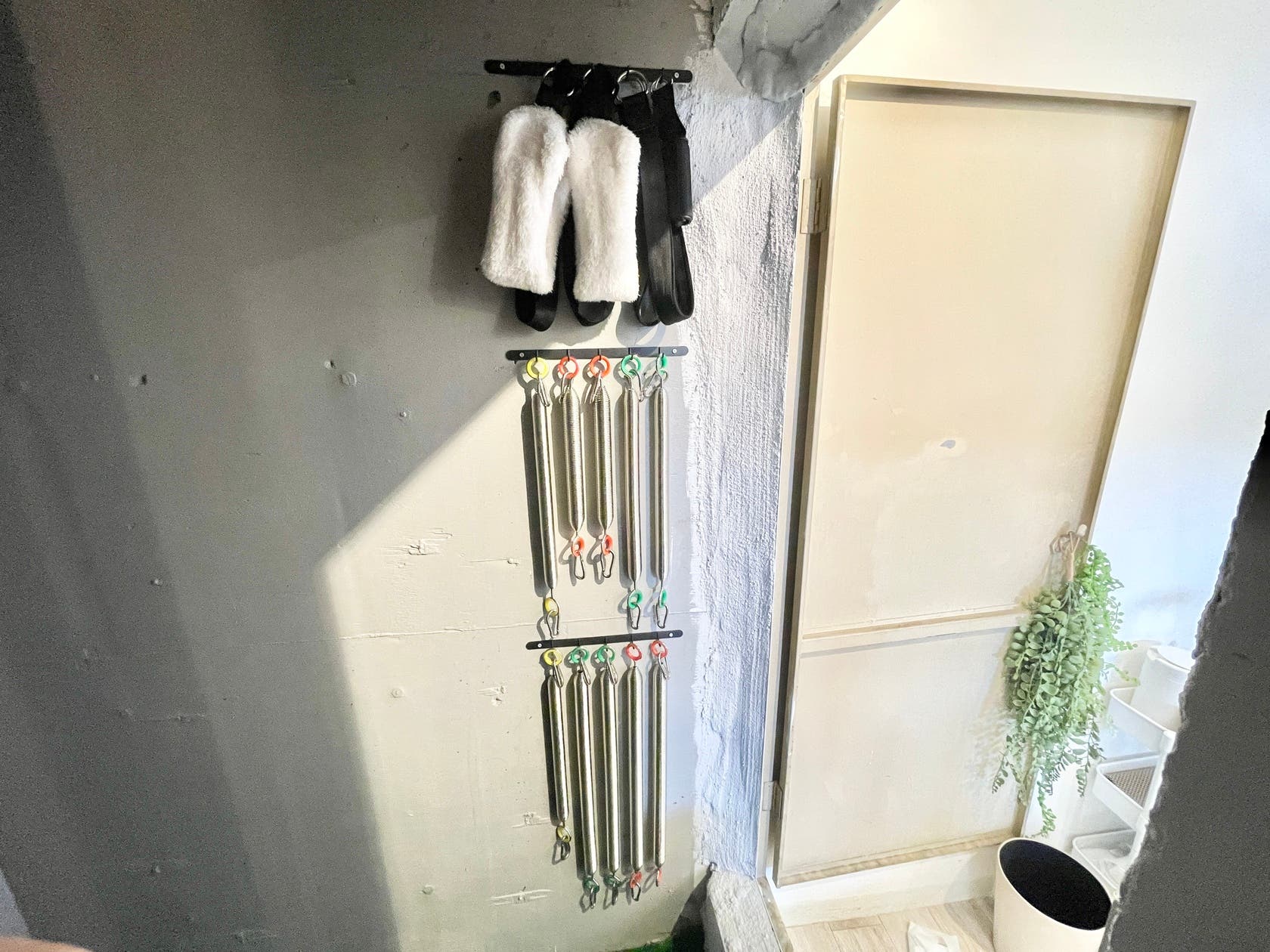 【横浜駅2分】超駅近🚶｜高性能ピラティスマシン完備｜15平米｜地域最安値｜更衣室有｜真っ白内装｜ヨガ・トレーニングも👍の写真9