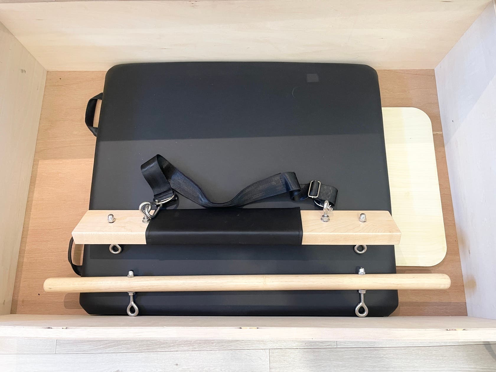 【横浜駅2分】超駅近🚶｜高性能ピラティスマシン完備｜15平米｜地域最安値｜更衣室有｜真っ白内装｜ヨガ・トレーニングも👍の写真11