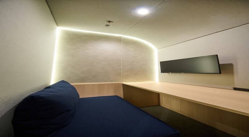 ROOM R 04