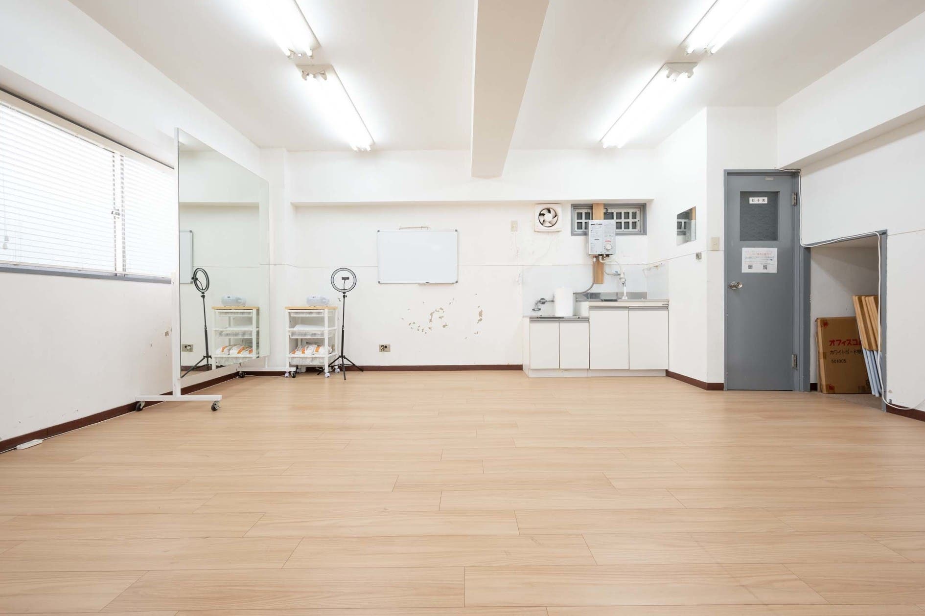 【広々28㎡】【池袋駅/大塚駅】 ダンス/演劇【特大鏡: 幅 約4.5m】ネット高速光回線、レンタルスタジオSunny池袋3号店の写真9