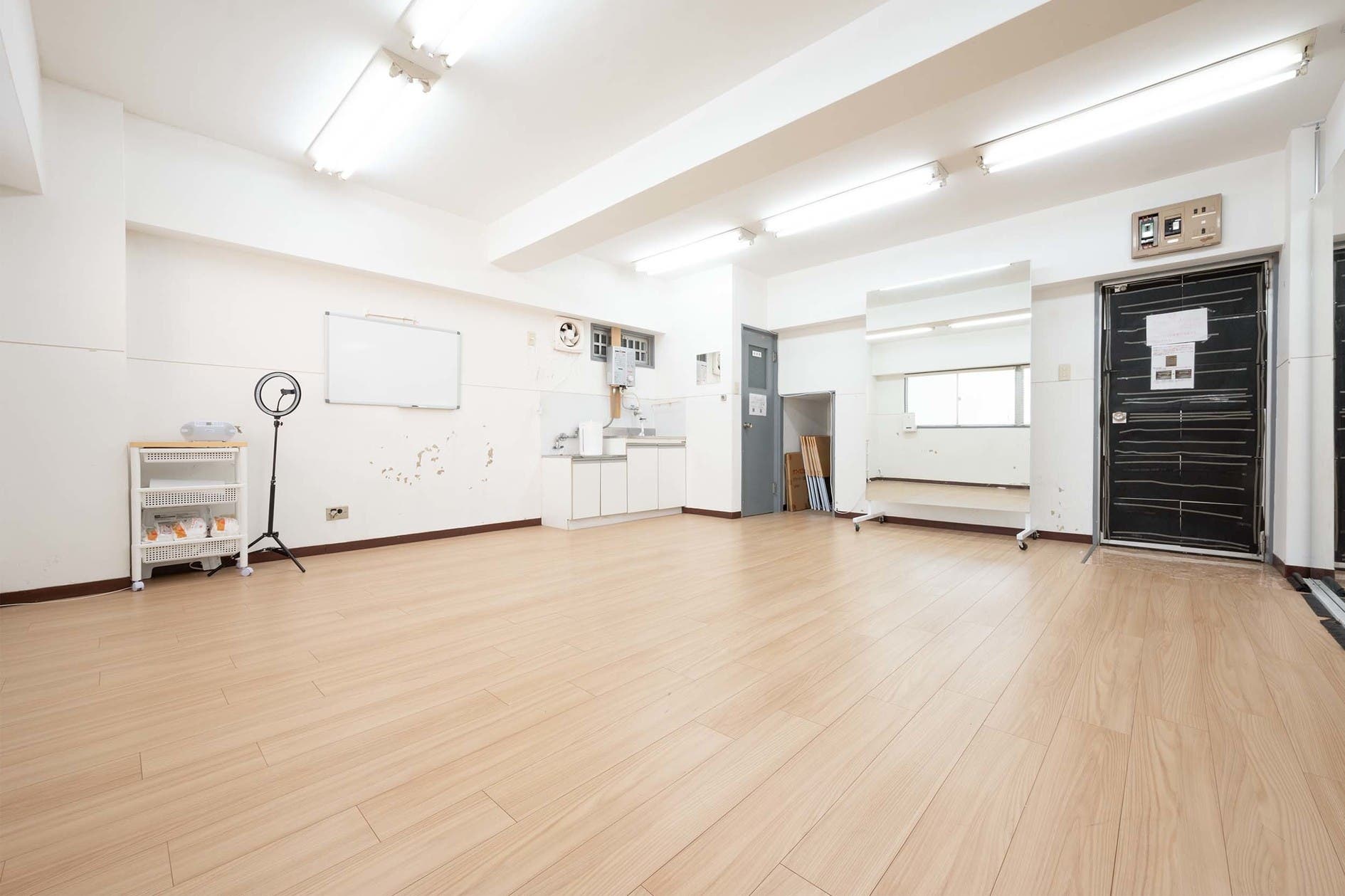 【広々28㎡】【池袋駅/大塚駅】 ダンス/演劇【特大鏡: 幅 約4.5m】ネット高速光回線、レンタルスタジオSunny池袋3号店の写真10