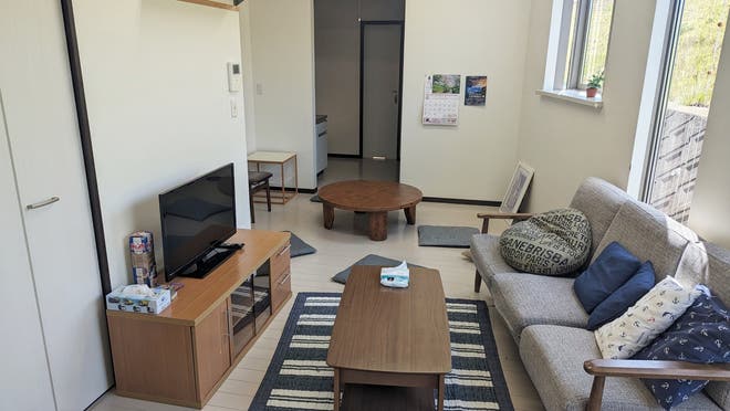 伊豆長岡駅から徒歩6分ホームパーティーや趣味、仕事、勉強、楽器練習などにも活用できる戸建2階建てフリースペースの写真2