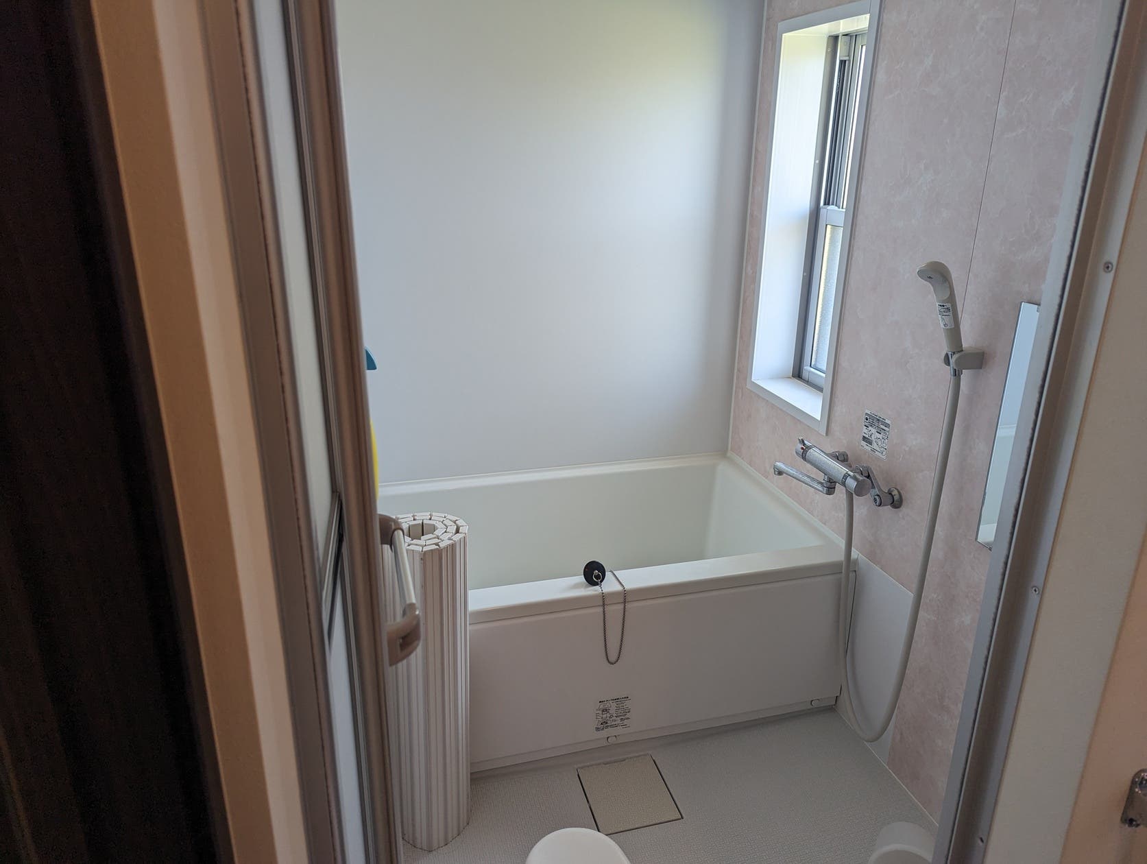 伊豆長岡駅から徒歩6分ホームパーティーや趣味、仕事、勉強、楽器練習などにも活用できる戸建2階建てフリースペースの写真6