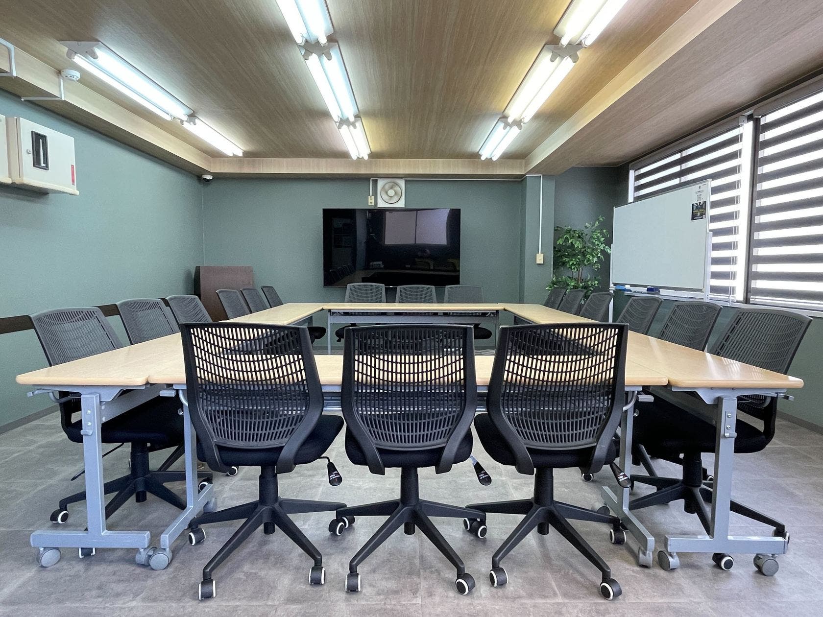 【レビュー割🌸】GOZAR会議室 新宿御苑4F｜新宿御苑前駅2分｜🎤セミナー・会議に最適🎉の写真5