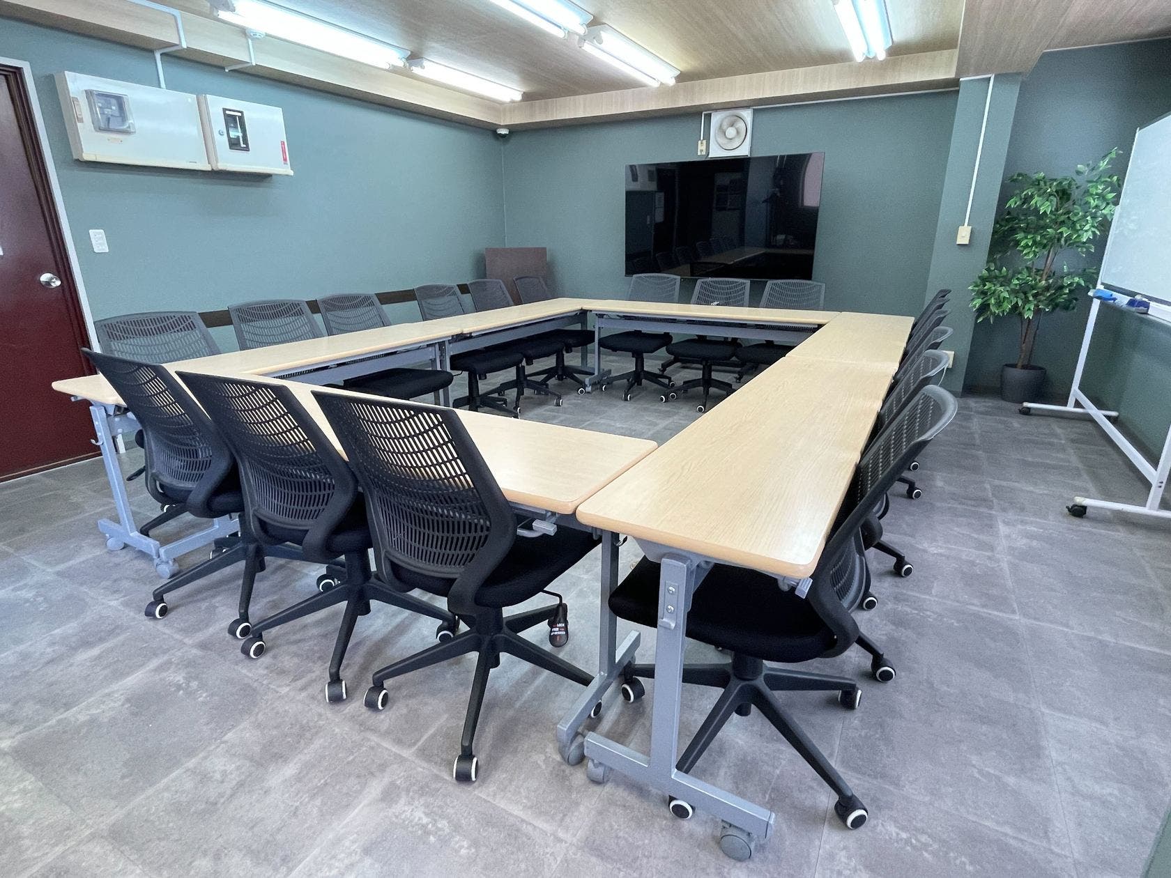 【レビュー割🌸】GOZAR会議室 新宿御苑4F｜新宿御苑前駅2分｜🎤セミナー・会議に最適🎉の写真6