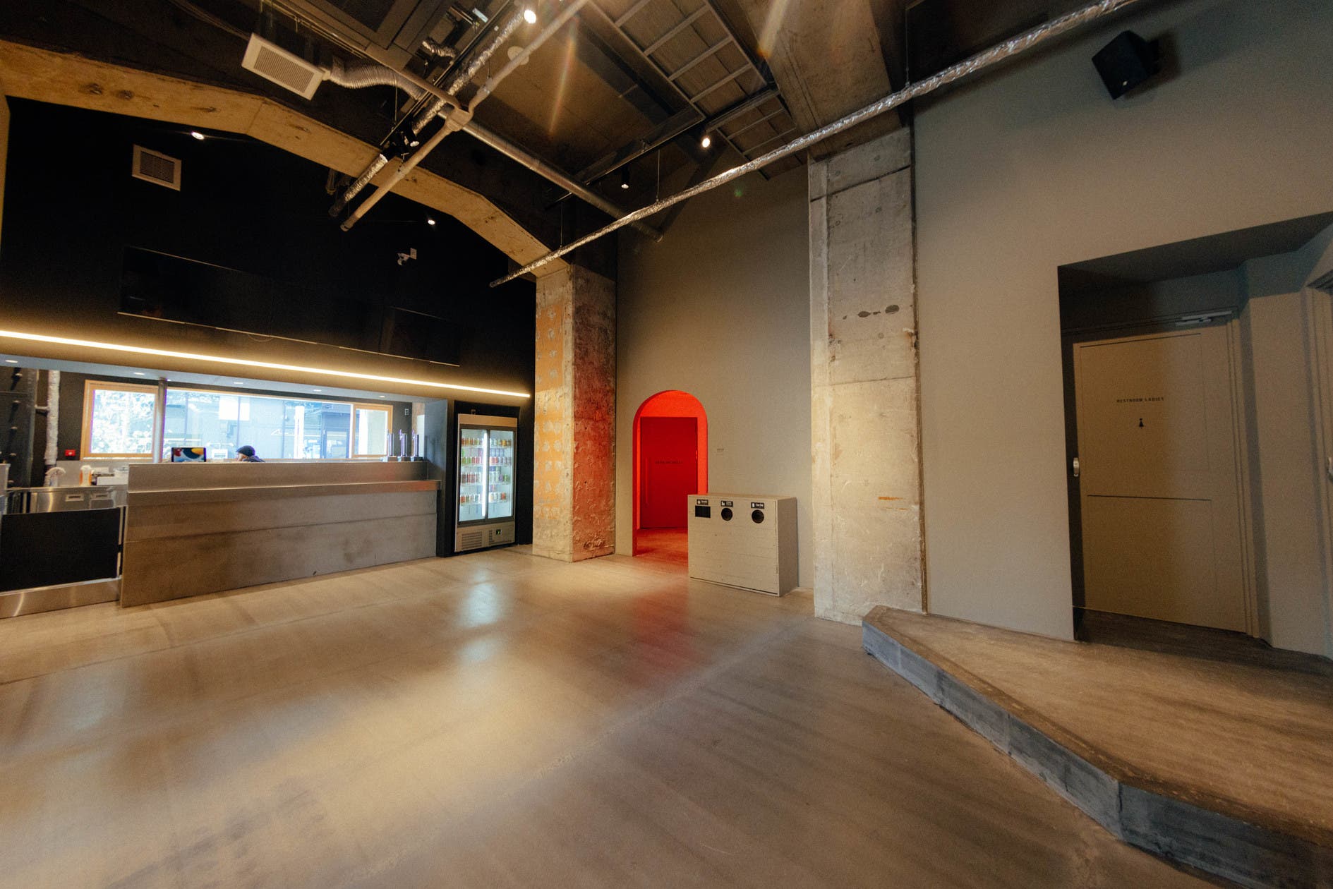 【なんば駅チカ】2023年OPEN！ライブハウス、劇場として！の写真5