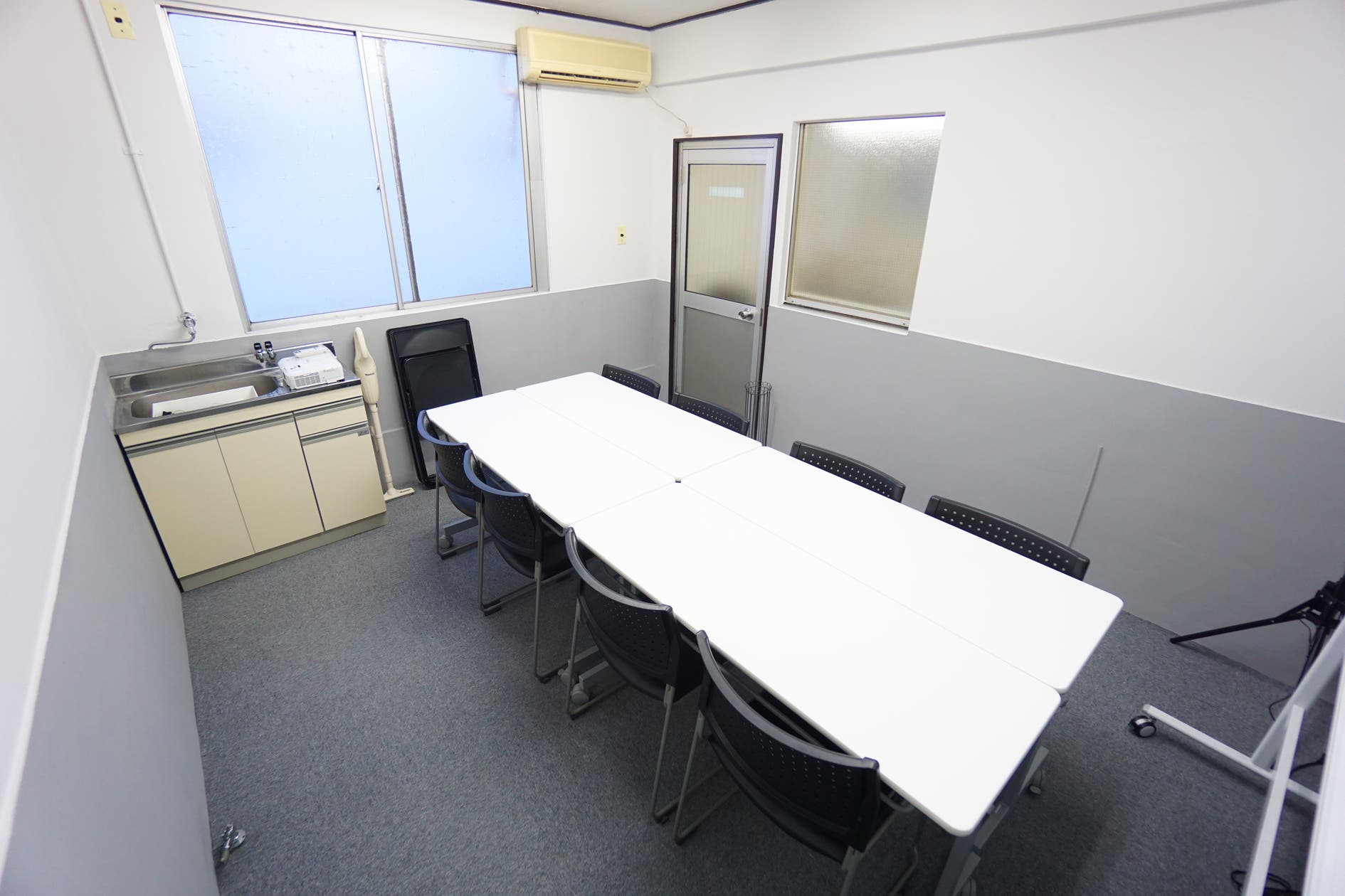 ＜IMC岩本町駅前会議室＞秋葉原駅徒歩3分🚃Wi-Fi📶プロジェクター🎥会議/商談/Zoom/ボードゲーム/作業場所の写真5