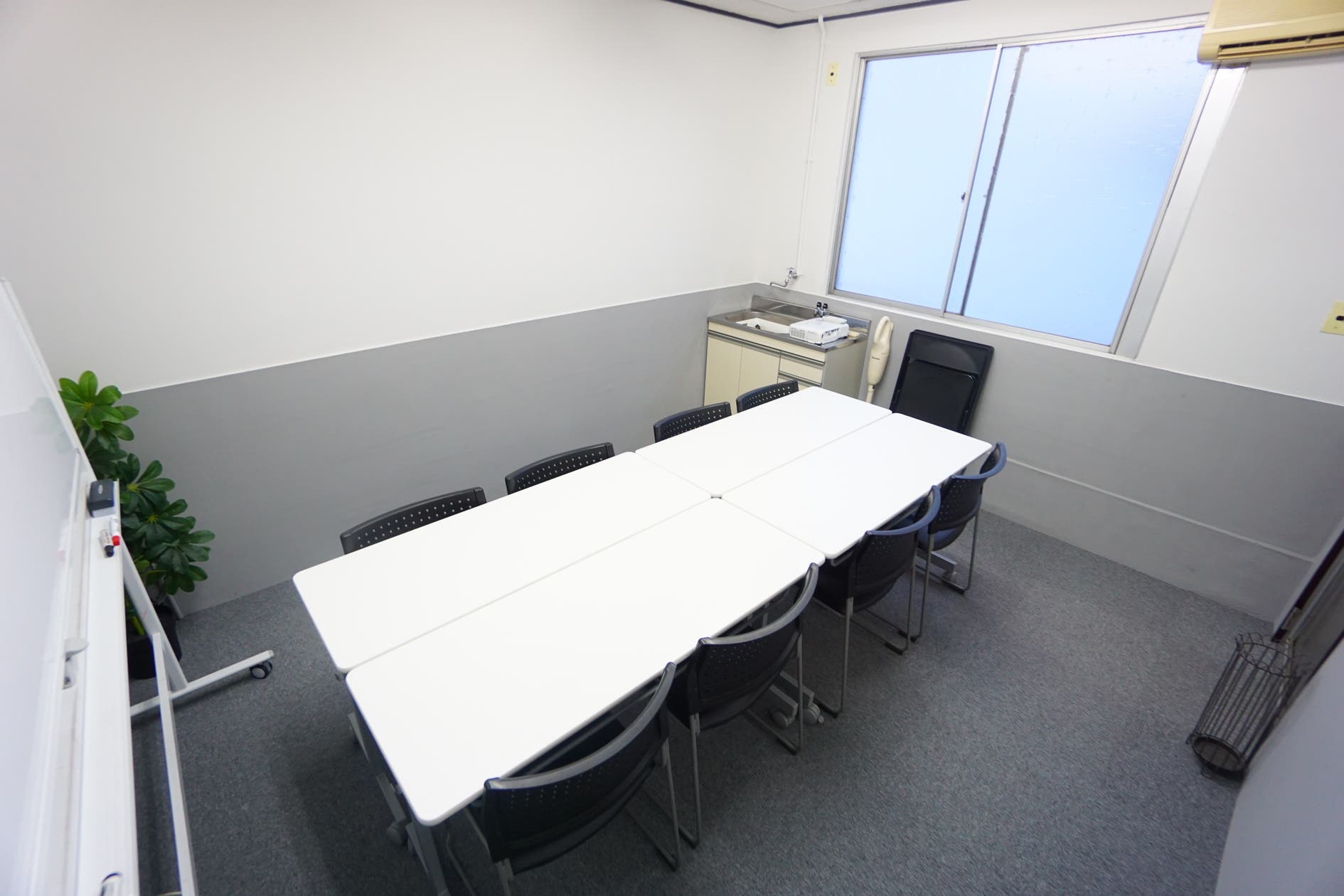 ＜IMC岩本町駅前会議室＞秋葉原駅徒歩3分🚃Wi-Fi📶プロジェクター🎥会議/商談/Zoom/ボードゲーム/作業場所の写真6