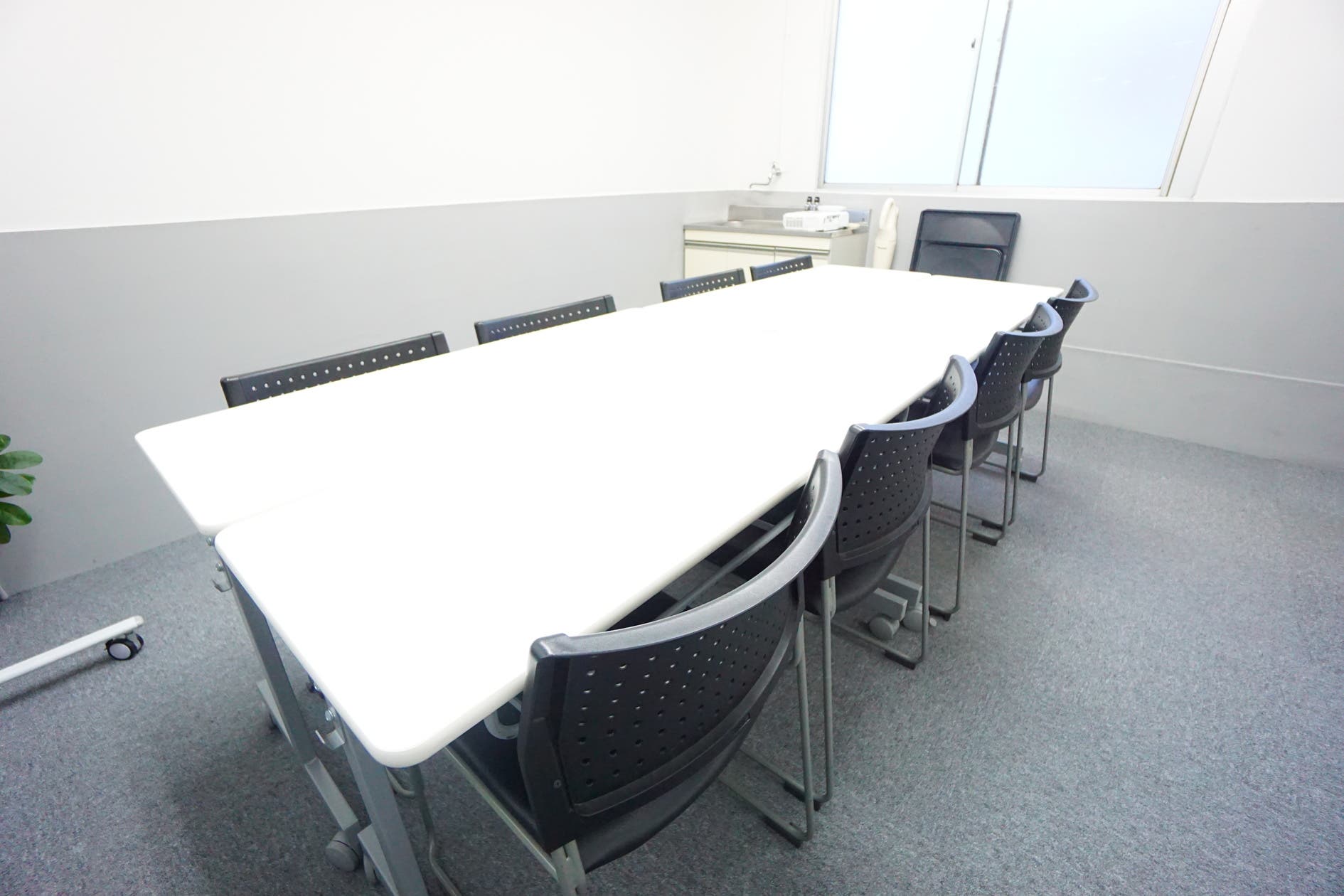 ＜IMC岩本町駅前会議室＞秋葉原駅徒歩3分🚃Wi-Fi📶プロジェクター🎥会議/商談/Zoom/ボードゲーム/作業場所の写真7