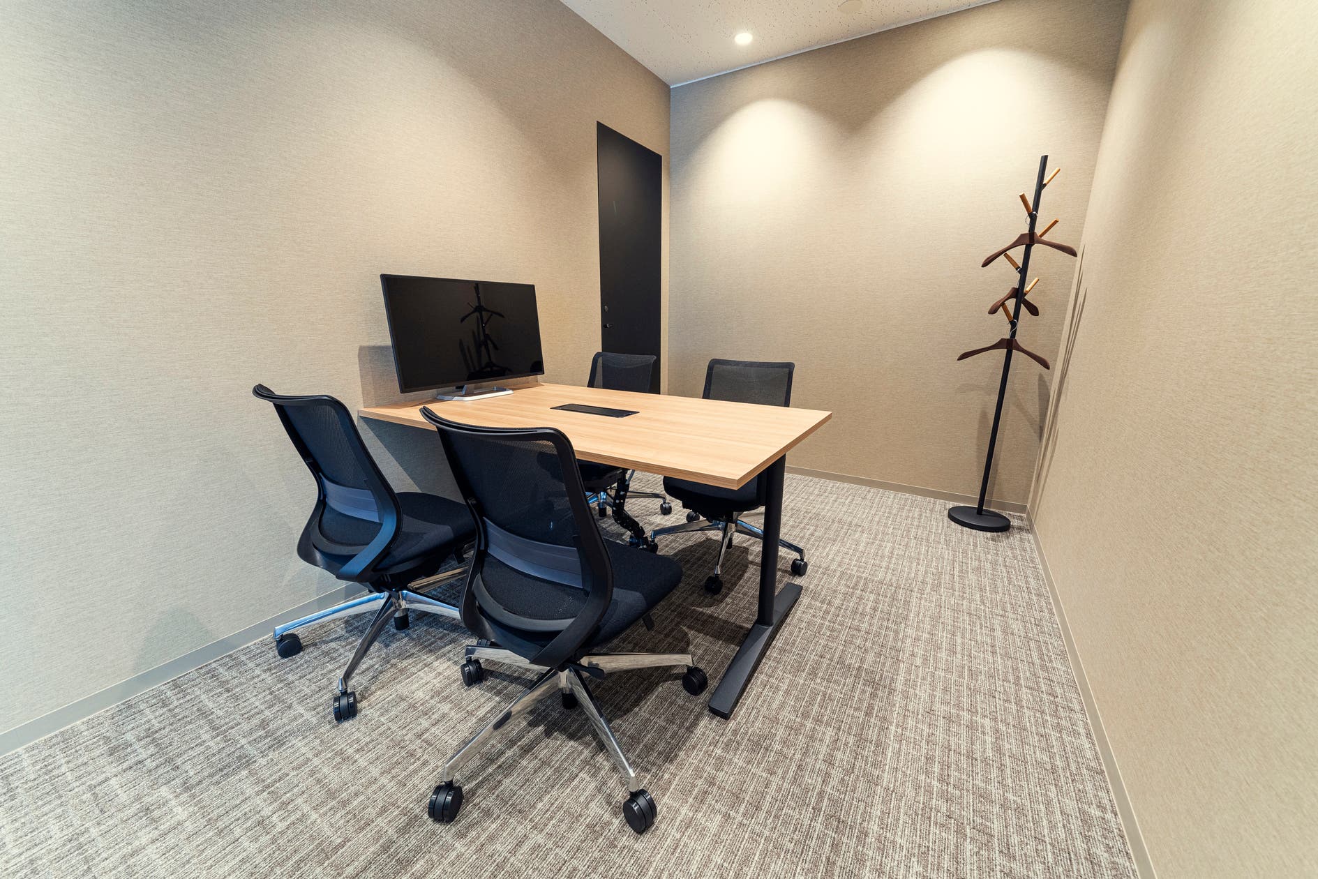 会議室 03(4名)の写真1