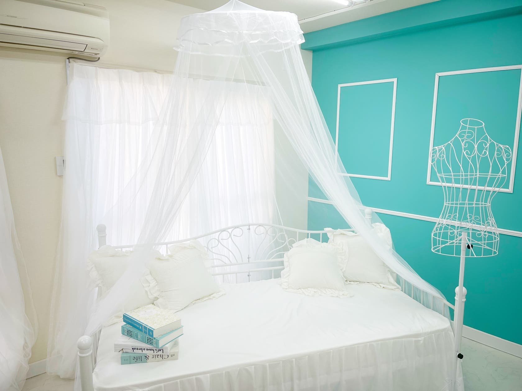 可愛いをお安く💓高田馬場駅５分🌟姫系撮影が５面背景（天蓋ベット｜シック｜花壁｜パステル壁｜白壁・白家具）撮影機材無料！の写真2