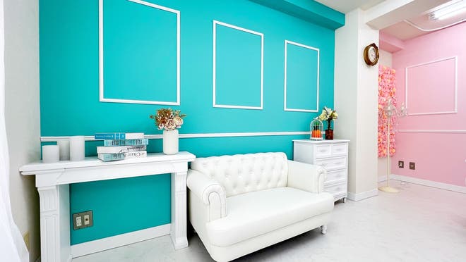 可愛いをお安く💓高田馬場駅5分🌟姫系撮影が5面背景(天蓋ベット|シック|花壁|パステル壁|白壁・白家具)撮影機材無料!の写真5