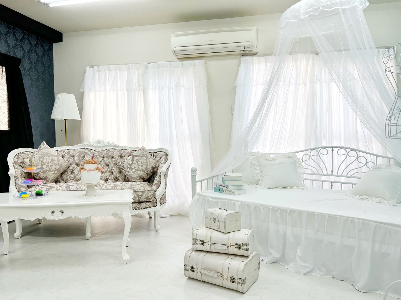 可愛いをお安く💓高田馬場駅５分🌟姫系撮影が５面背景（天蓋ベット｜シック｜花壁｜パステル壁｜白壁・白家具）撮影機材無料！の写真7