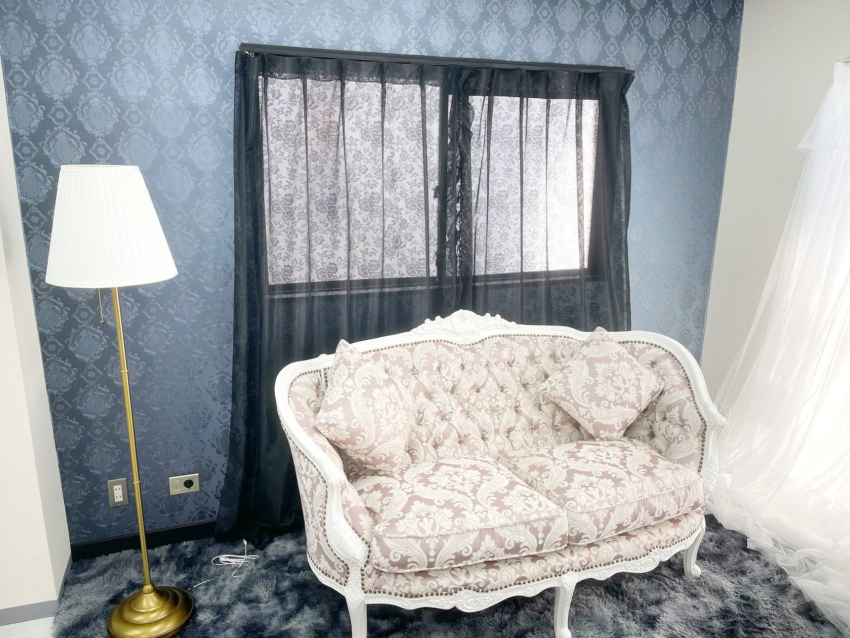 可愛いをお安く💓高田馬場駅５分🌟姫系撮影が５面背景（天蓋ベット｜シック｜花壁｜パステル壁｜白壁・白家具）撮影機材無料！の写真8