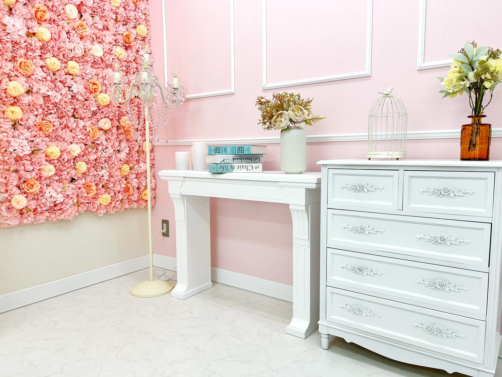 可愛いをお安く💓高田馬場駅５分🌟姫系撮影が５面背景（天蓋ベット｜シック｜花壁｜パステル壁｜白壁・白家具）撮影機材無料！の写真10