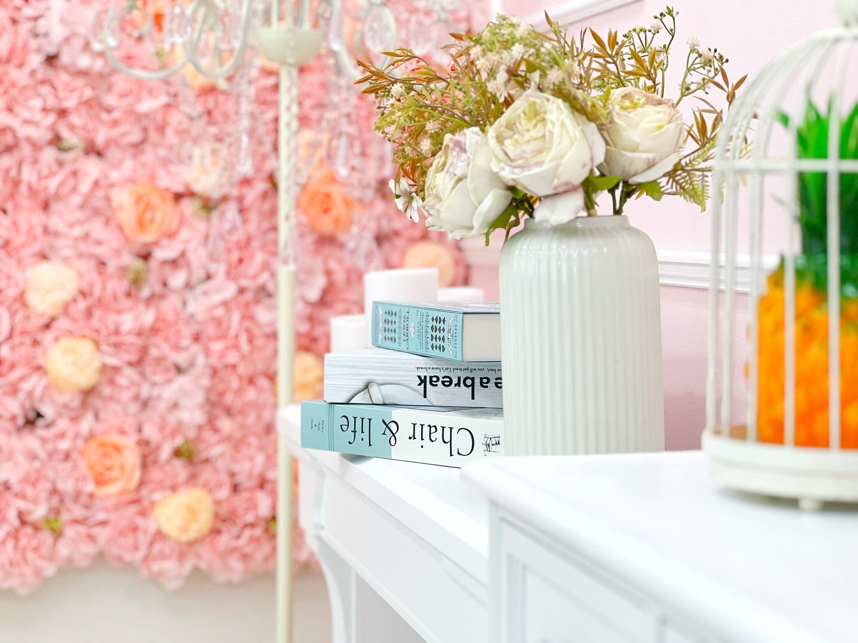 可愛いをお安く💓高田馬場駅５分🌟姫系撮影が５面背景（天蓋ベット｜シック｜花壁｜パステル壁｜白壁・白家具）撮影機材無料！の写真12