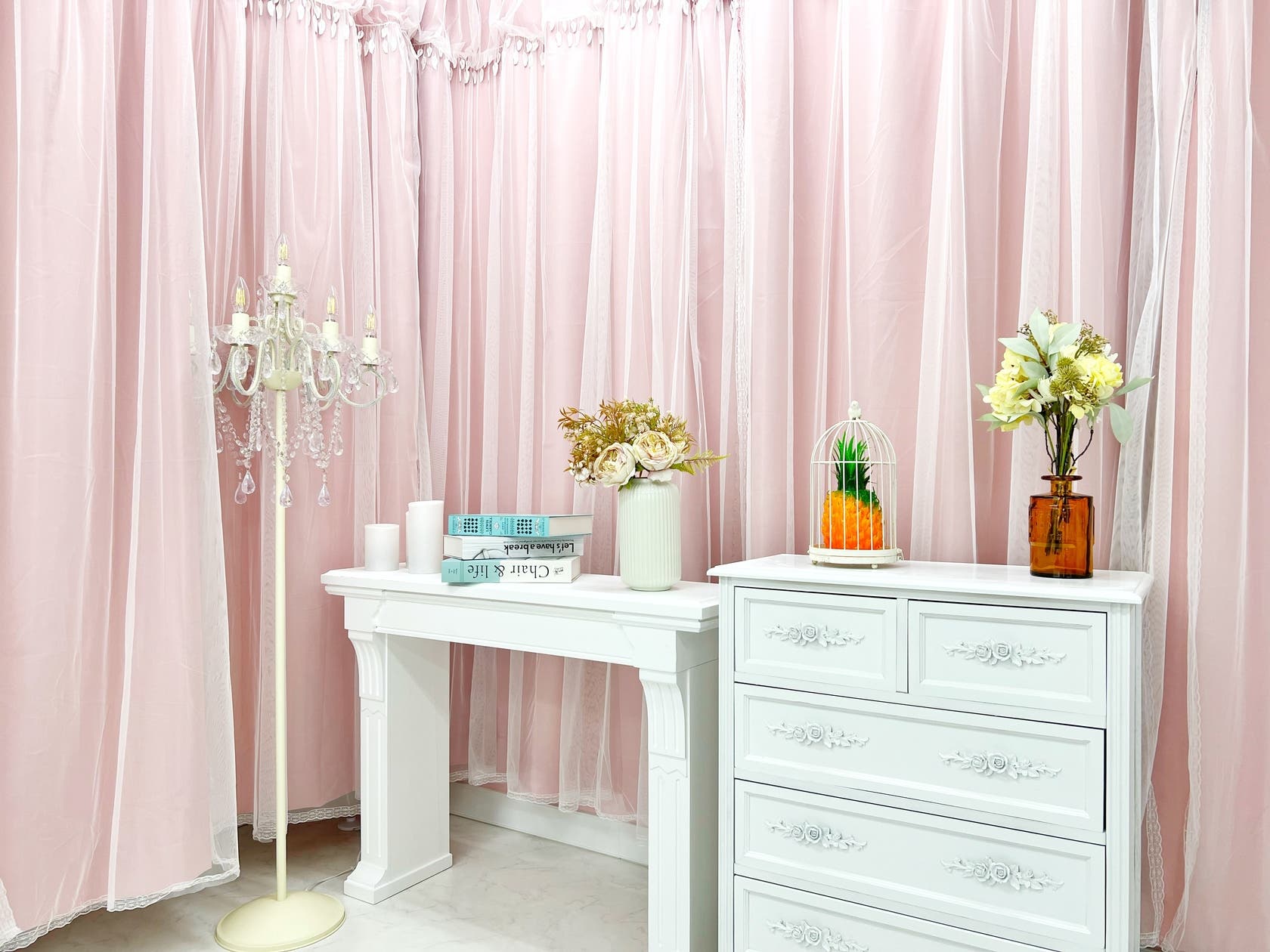 可愛いをお安く💓高田馬場駅５分🌟姫系撮影が５面背景（天蓋ベット｜シック｜花壁｜パステル壁｜白壁・白家具）撮影機材無料！の写真13