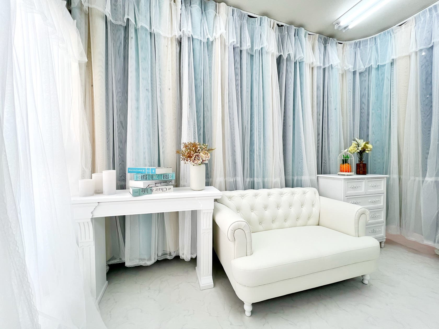 可愛いをお安く💓高田馬場駅５分🌟姫系撮影が５面背景（天蓋ベット｜シック｜花壁｜パステル壁｜白壁・白家具）撮影機材無料！の写真14