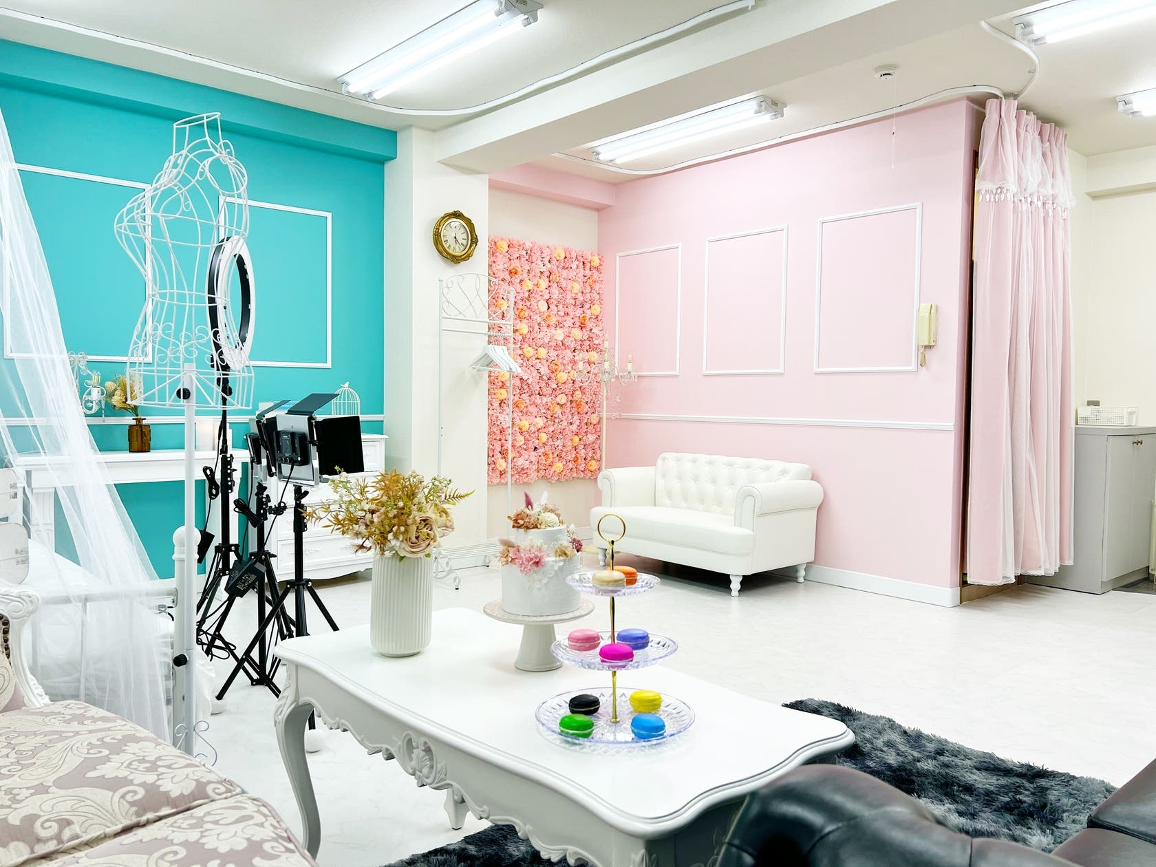 可愛いをお安く💓高田馬場駅５分🌟姫系撮影が５面背景（天蓋ベット｜シック｜花壁｜パステル壁｜白壁・白家具）撮影機材無料！の写真23