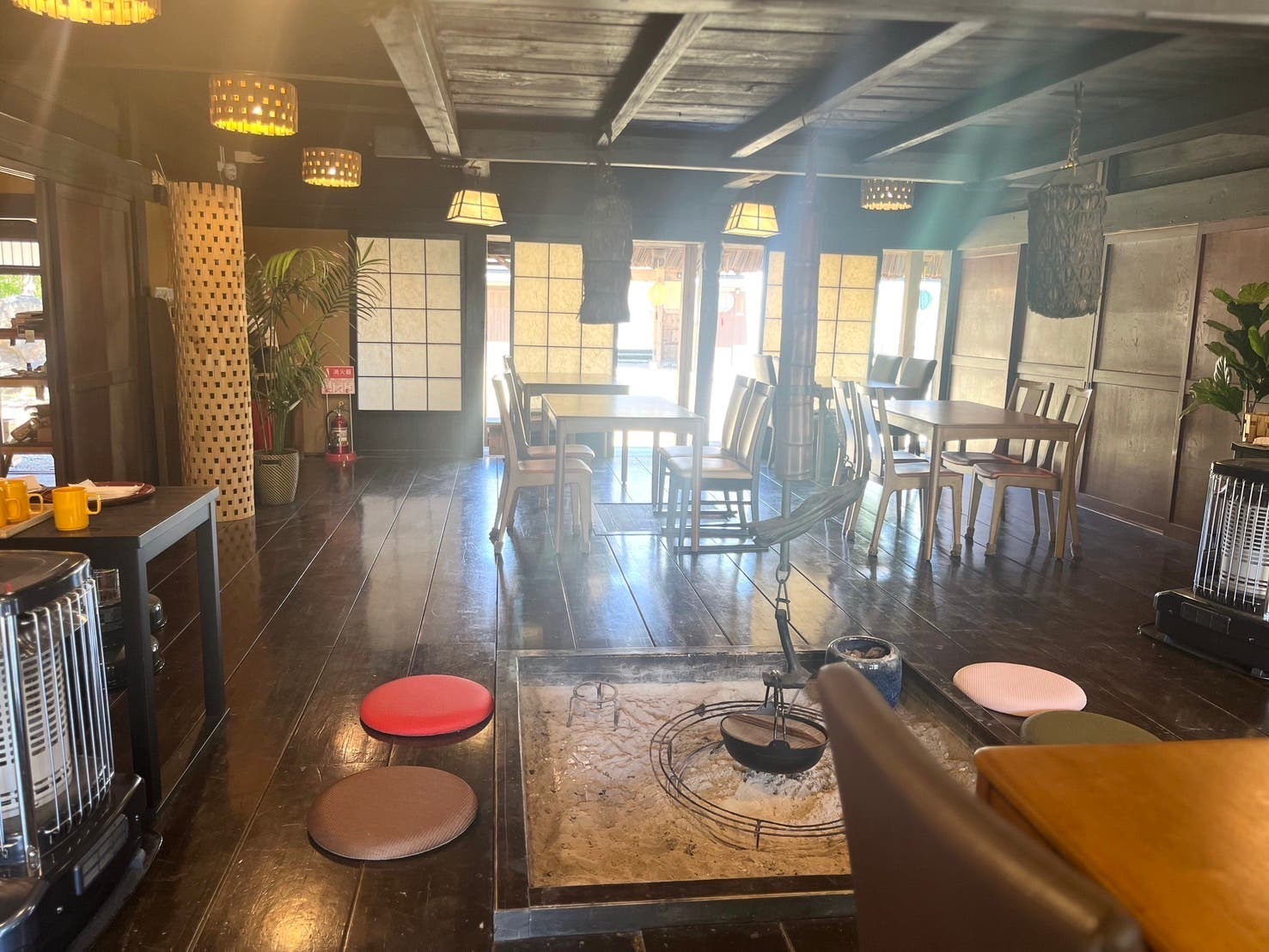 岐阜県白川郷から移設された合掌造りをスペース貸しの写真11