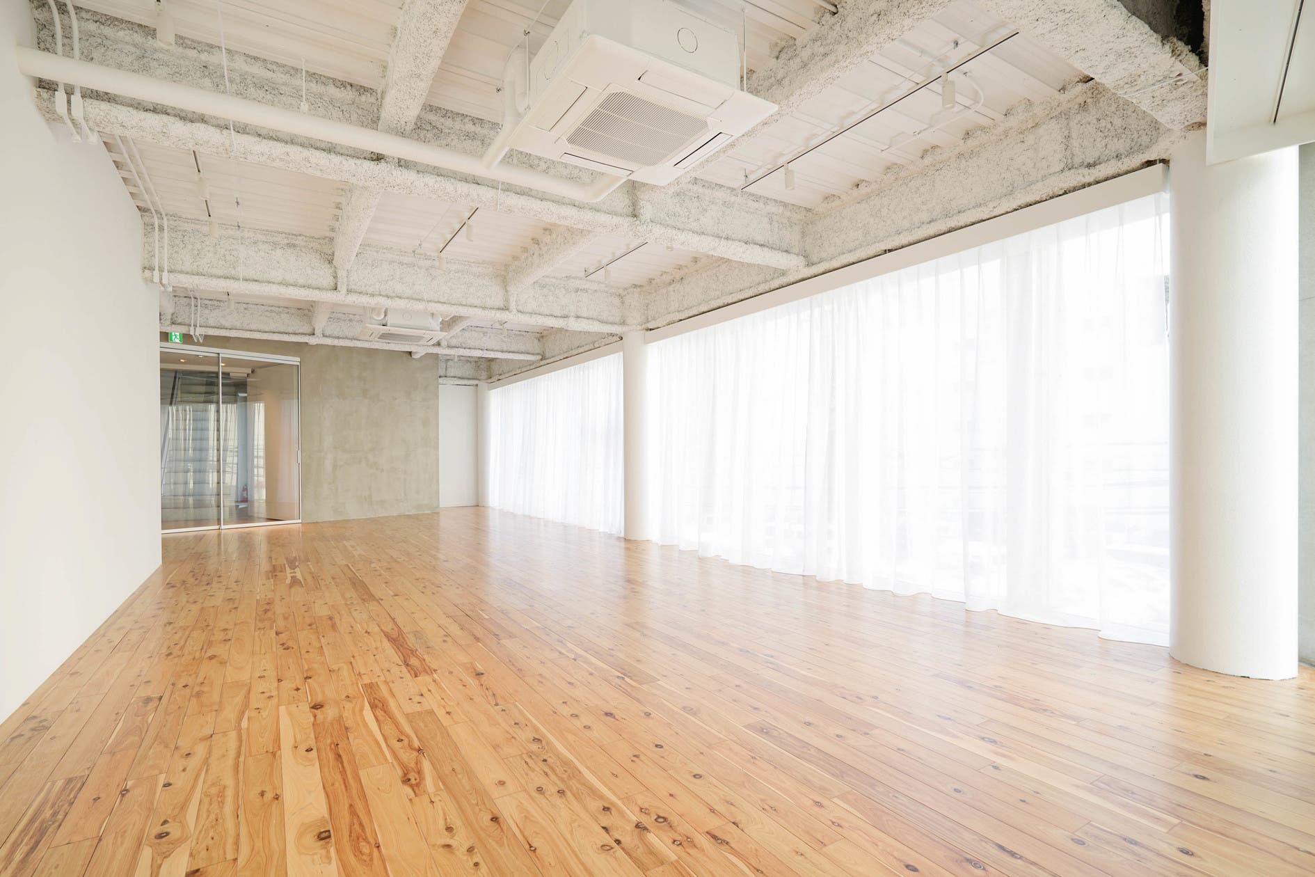 【南船場・南堀江エリア】120㎡開放感抜群のポップアップスペース、レンタルスペース、アパレル展示会に最適な空間の写真1