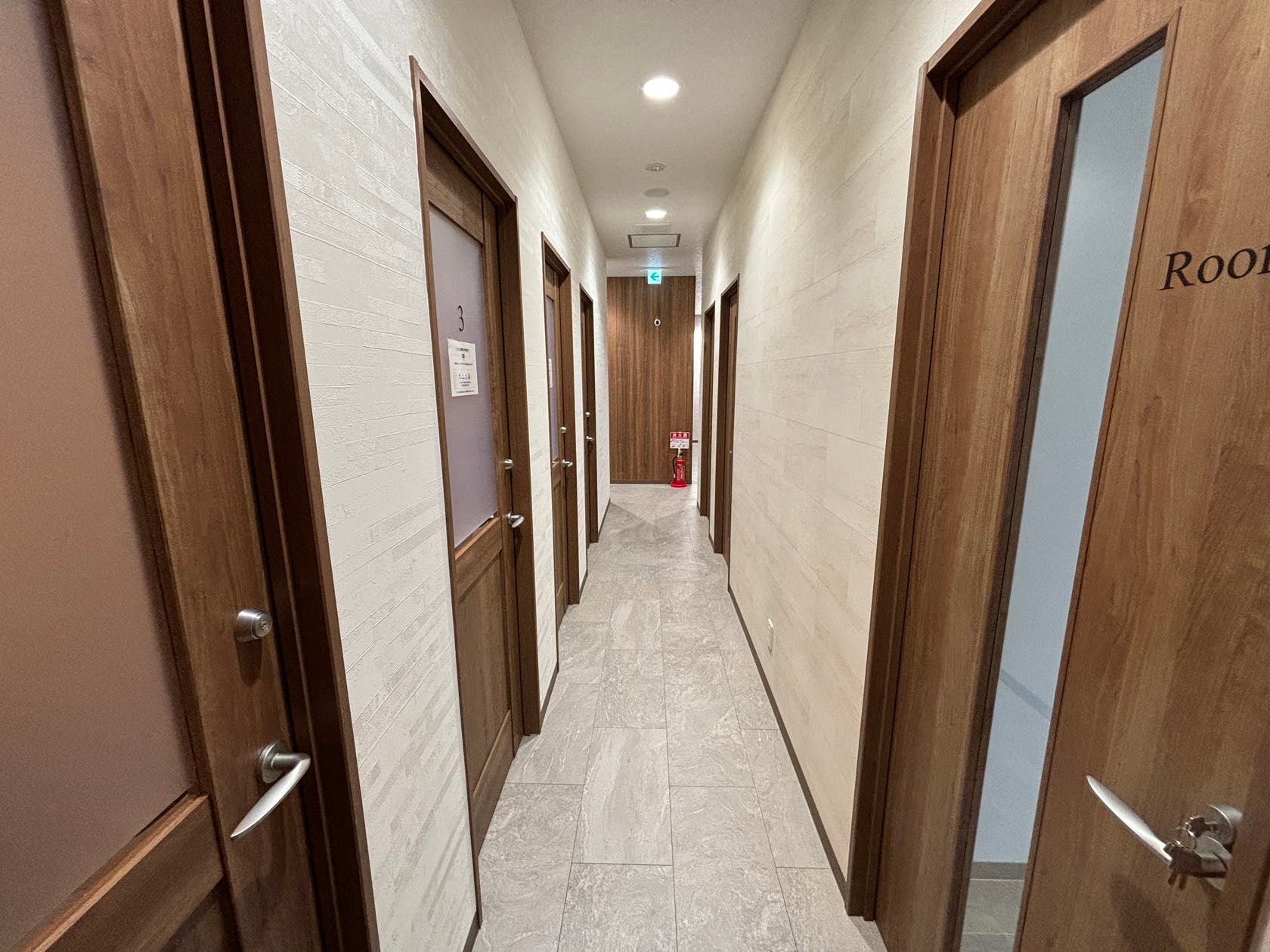 【蒲田駅徒歩1分】1時間660円！モニター付き1名用完全個室（ブース2）の写真8