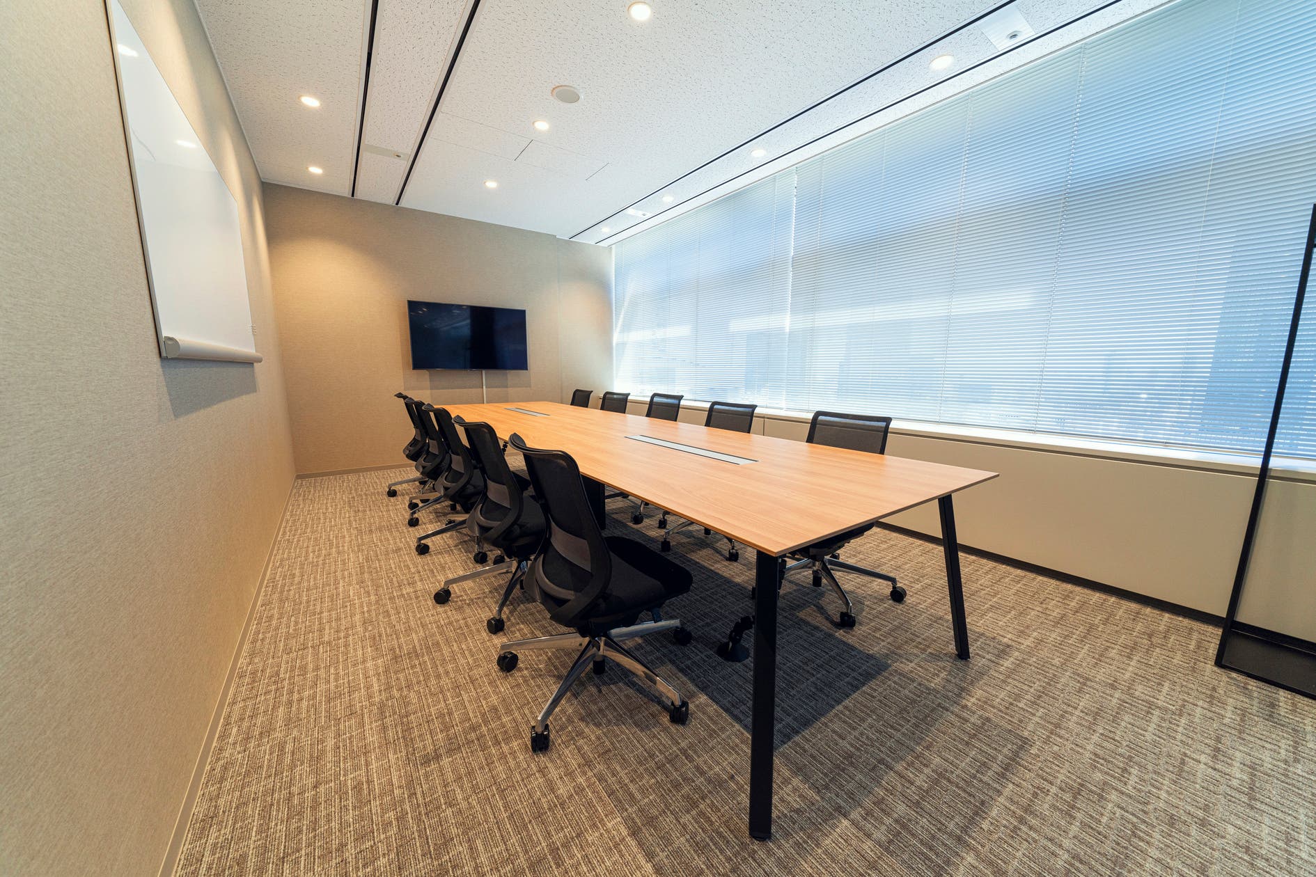 会議室 02(10名)の写真1