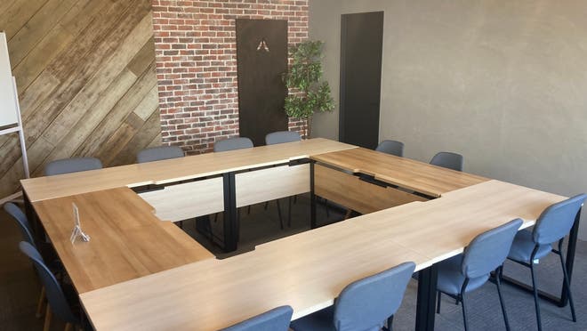 【わかくさやまルーム】JR奈良駅から徒歩4分のWi-Fi完備の12人まで着席できるレンタルイベント・オフィス空間です!の写真1