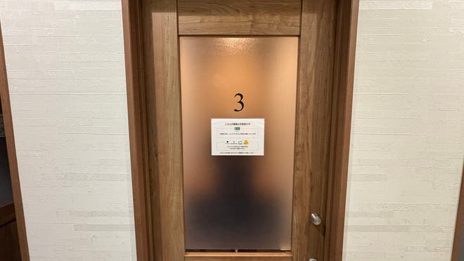 【蒲田駅徒歩1分】1時間660円!モニター付き1名用完全個室(ブース3)の写真3