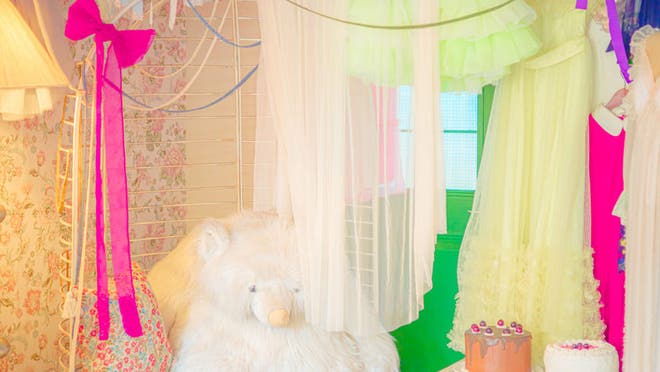 【北国分駅 徒歩1分】ドールハウスのような外観の撮影スタジオです。の写真2