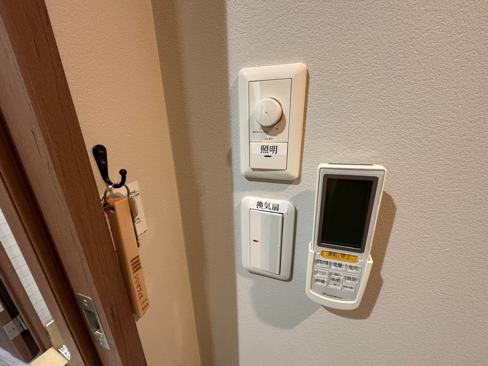 【蒲田駅徒歩1分】1時間660円！モニター付き1名用完全個室（ブース4）の写真6