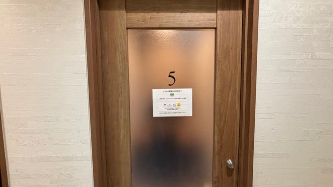 【蒲田駅徒歩1分】1時間660円!モニター付き1名用完全個室(ブース5)の写真4