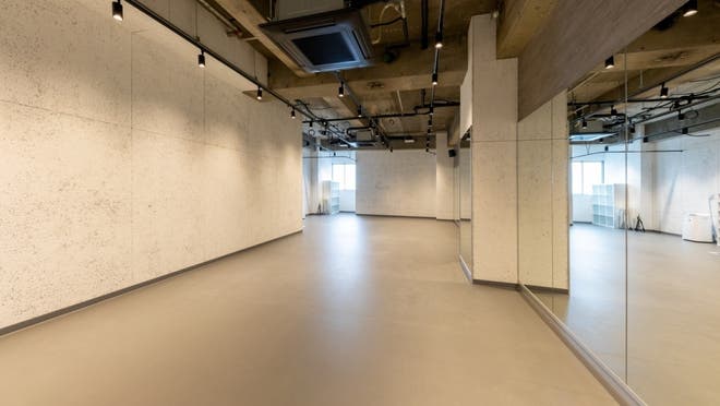 【スタジオ1】青葉台駅4分/広さ60.2㎡、鏡幅10.6mの大型レンタルスタジオ/バレエ用リノリウム床/各種教室利用におすすめの写真3