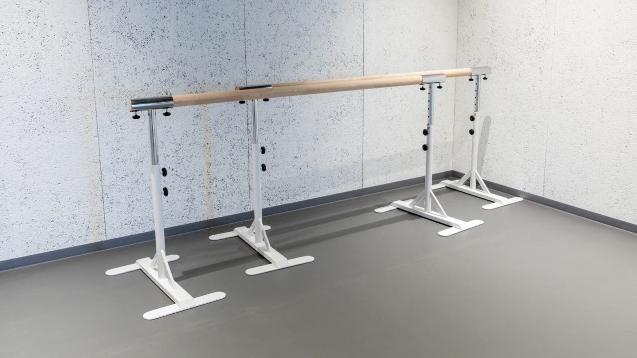 【スタジオ１】青葉台駅4分／広さ60.2㎡、鏡幅10.6mの大型レンタルスタジオ／バレエ用リノリウム床／各種教室利用におすすめの写真9