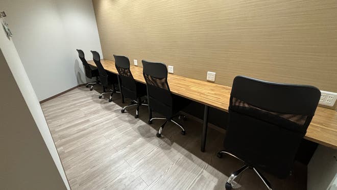 【蒲田駅徒歩1分】1時間1,100円!モニター付き5名まで利用可能な完全個室(RoomC)の写真1