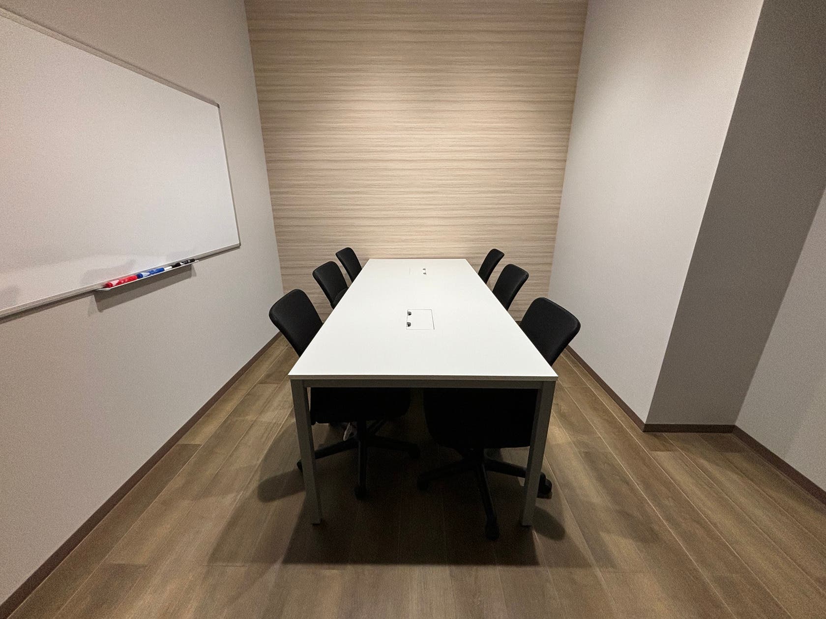 【蒲田駅徒歩1分】1時間1,100円！モニター付き6名まで利用可能な会議室（RoomB）の写真2