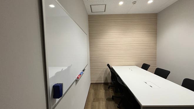 【蒲田駅徒歩1分】1時間1,100円!モニター付き6名まで利用可能な会議室(RoomB)の写真3