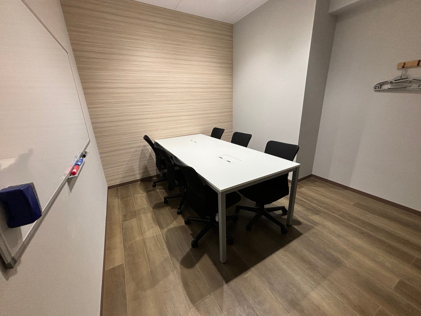 【蒲田駅徒歩1分】1時間1,100円！モニター付き6名まで利用可能な会議室（RoomB）の写真5