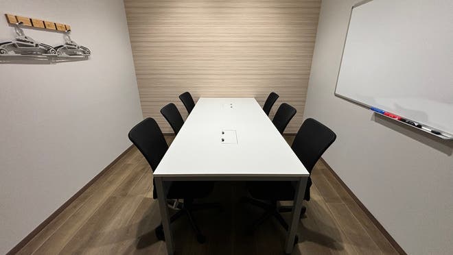 【蒲田駅徒歩1分】1時間1,100円!モニター付きの6名まで利用可能な会議室(RoomA)の写真1
