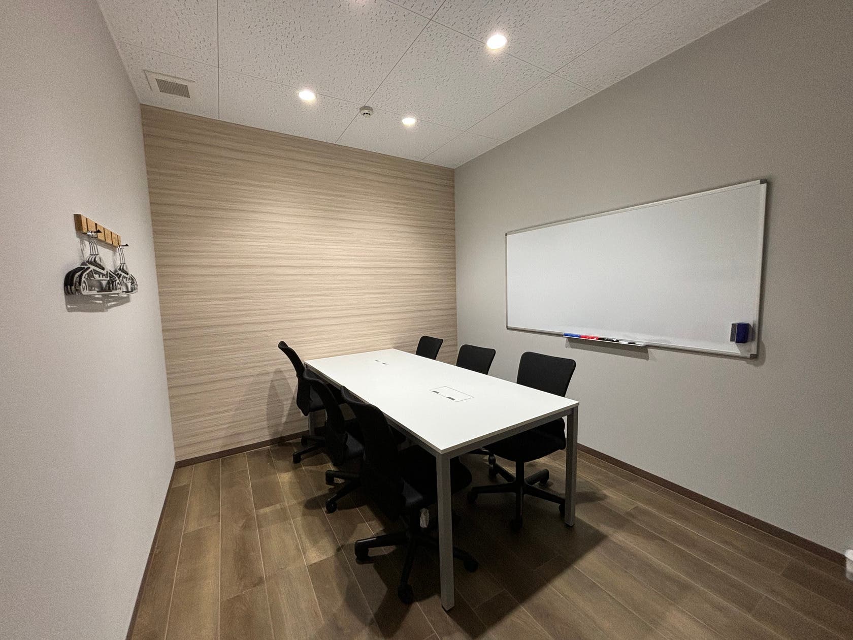 【蒲田駅徒歩1分】1時間1,100円！モニター付きの6名まで利用可能な会議室（RoomA）の写真4