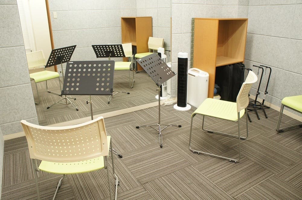Cスタジオ／ダンスや楽器の個人練習に最適♪ 大型鏡に防音仕様の個室空間はスピーカーやモニターが使い放題!!の写真5