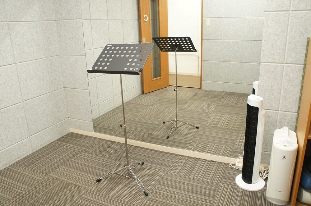 Cスタジオ／ダンスや楽器の個人練習に最適♪ 大型鏡に防音仕様の個室空間はスピーカーやモニターが使い放題!!の写真6