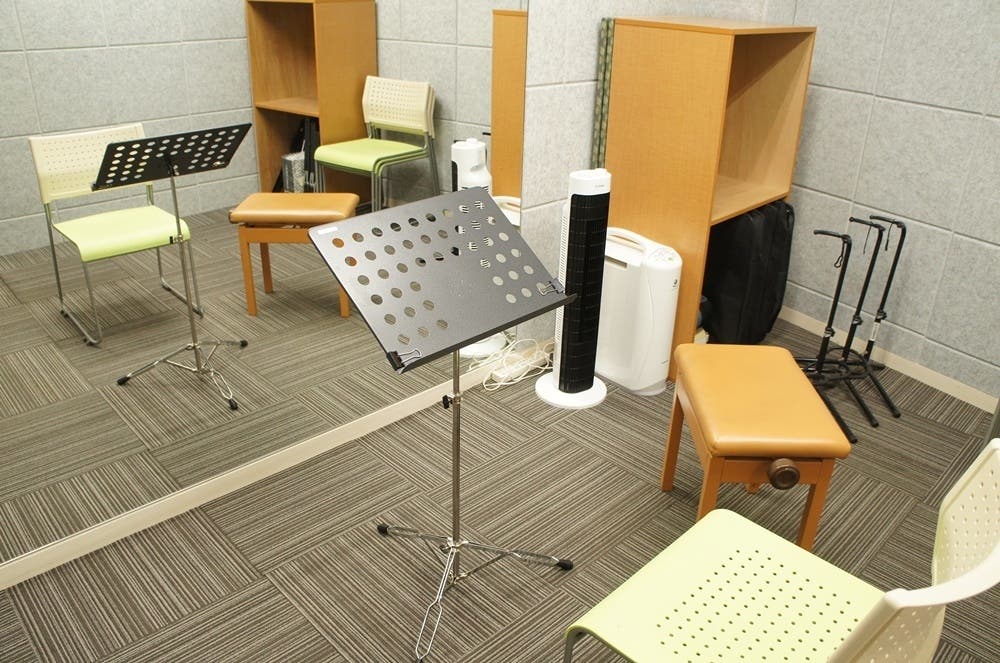 Cスタジオ／ダンスや楽器の個人練習に最適♪ 大型鏡に防音仕様の個室空間はスピーカーやモニターが使い放題!!の写真7