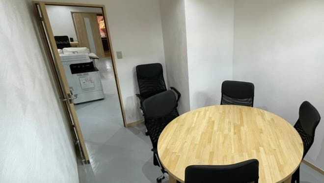【ゆいレール安里駅から徒歩3分!!】6名様まで利用可能な会議室⑥の写真2
